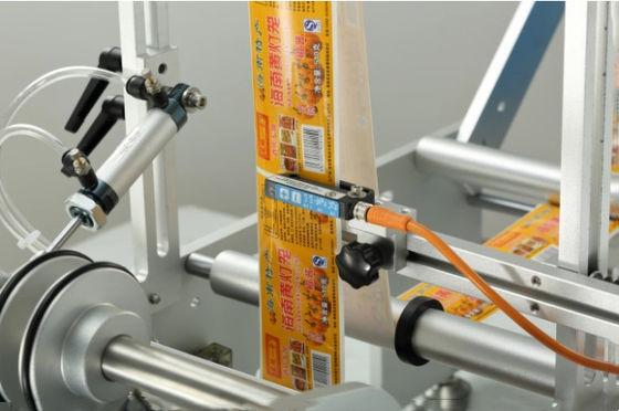 Semi Automatic Pneumatic Labeling Machine For Round Bottle Cans